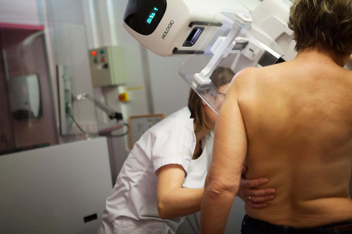 El anastrozol ya se utiliza para prevenir el cáncer de mama - Canal 12 de El Salvador