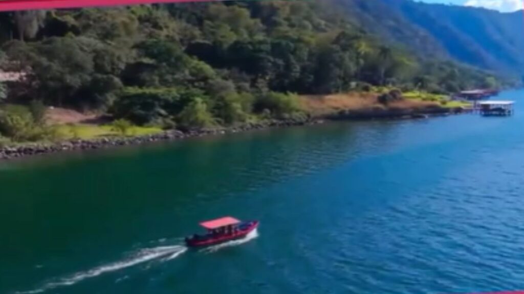 Lago de Coatepec cambia de color misteriosamente en El Salvador - Canal ...