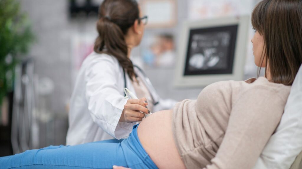Cáncer y embarazo: expertos revelan cómo detectar y tratar a tiempo ...