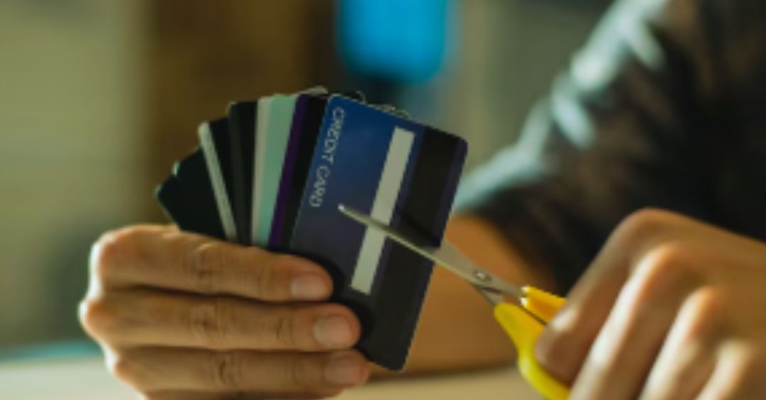 Defensoría alerta sobreendeudamiento con tarjetas de crédito - Canal 12 ...