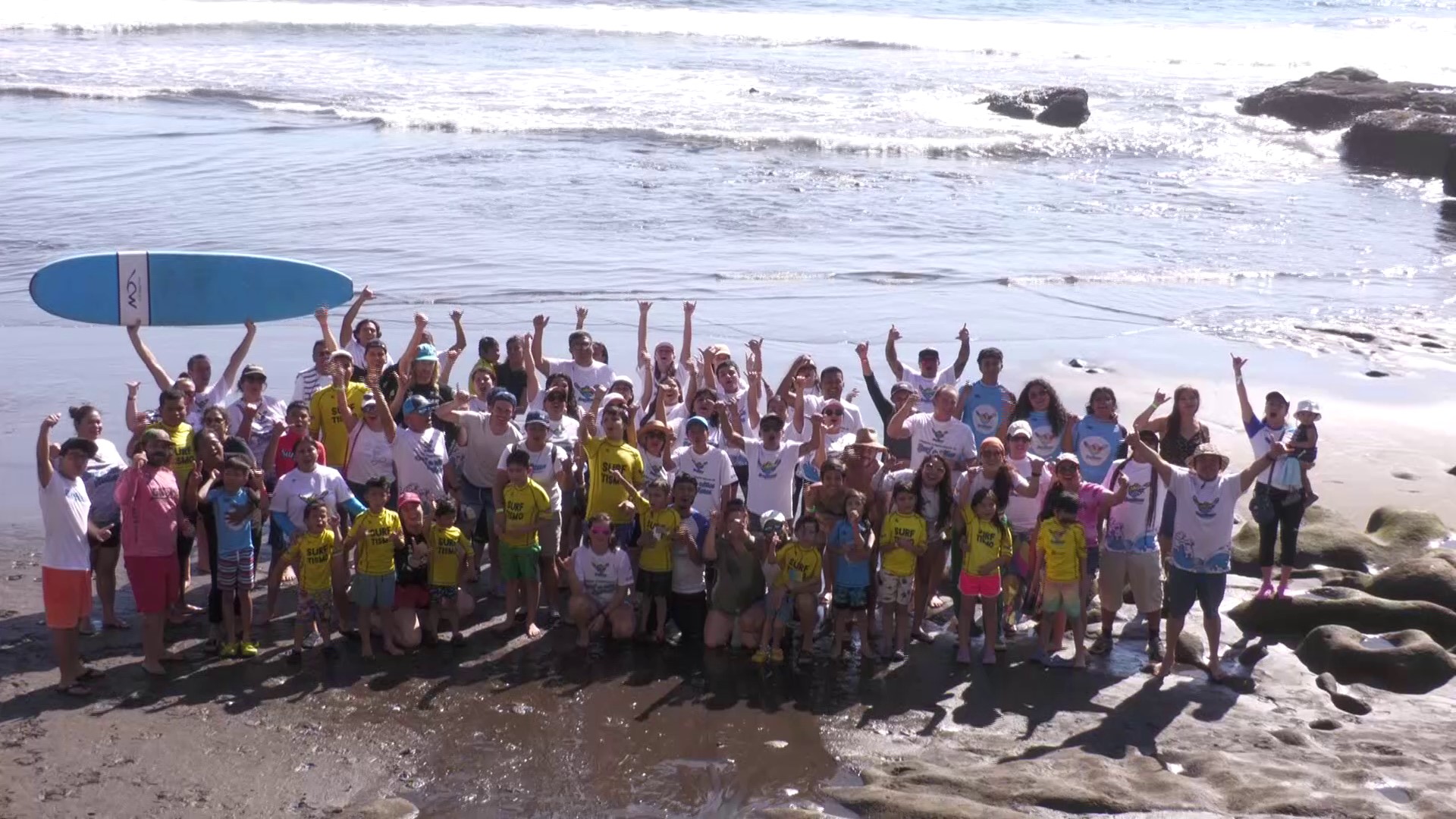 Competencia de Surf digida a niños con autismo - Canal 12 de El Salvador
